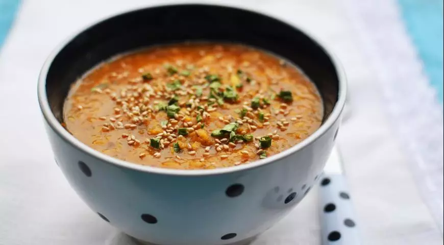 Supë lentil-pea me qumësht kokosit