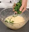 Stock Foto kuhanje recept: grickalice omeletike s kućicama, korak 2