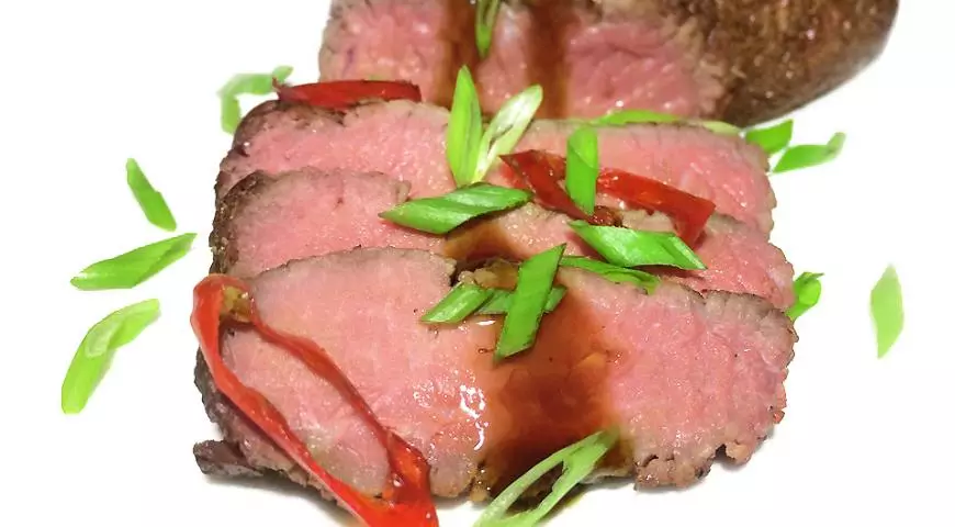 Carne de carne asada de filete de jengibre listo para la presentación