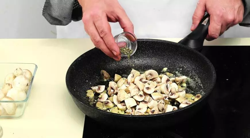 Foto Foto La ricetta della cucina: Pappardell con funghi in salsa cremosa, gradino numero 5