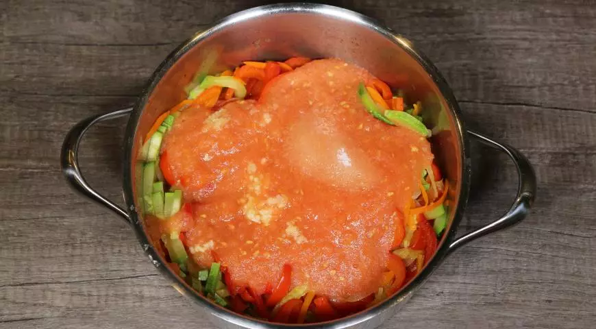 Foto de la preparación de una receta: saliente de calabacín y pimiento, paso 5
