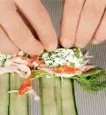 Foto av förberedelse av ett recept: Gurka rullar med krabba ätpinnar, steg nummer 3