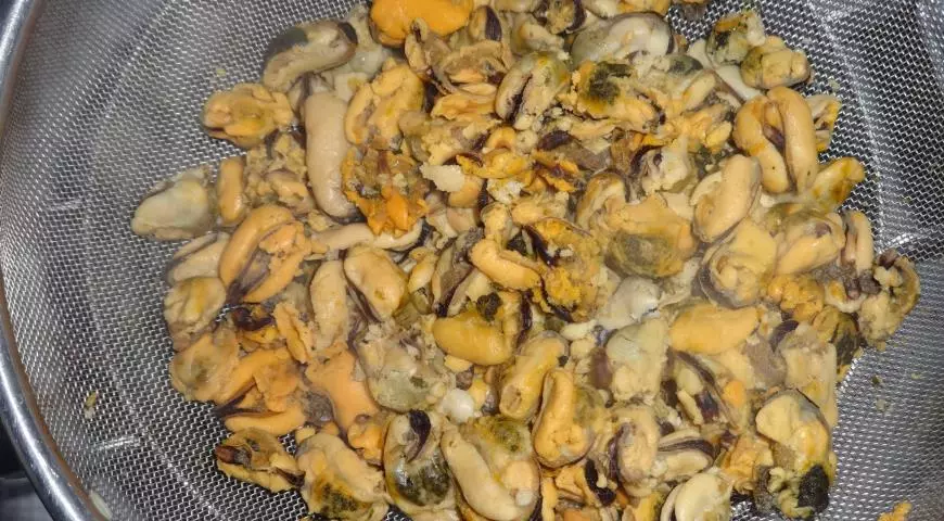 Foto de stock Receta de cocina: paella con mejillones y verduras, paso número 7