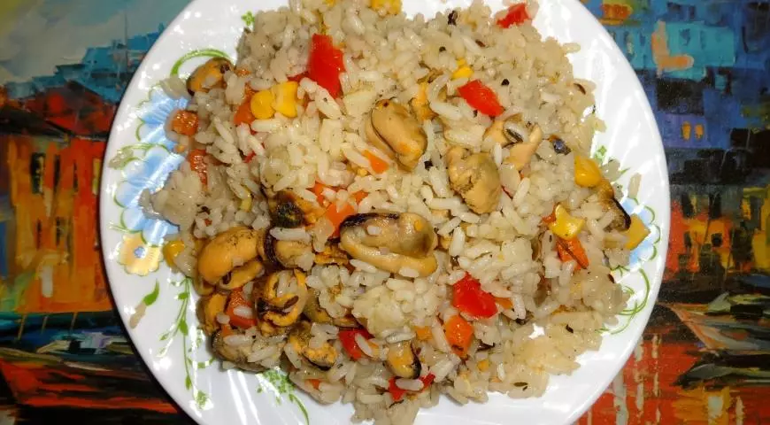 Paella mit Muscheln und Gemüse 2