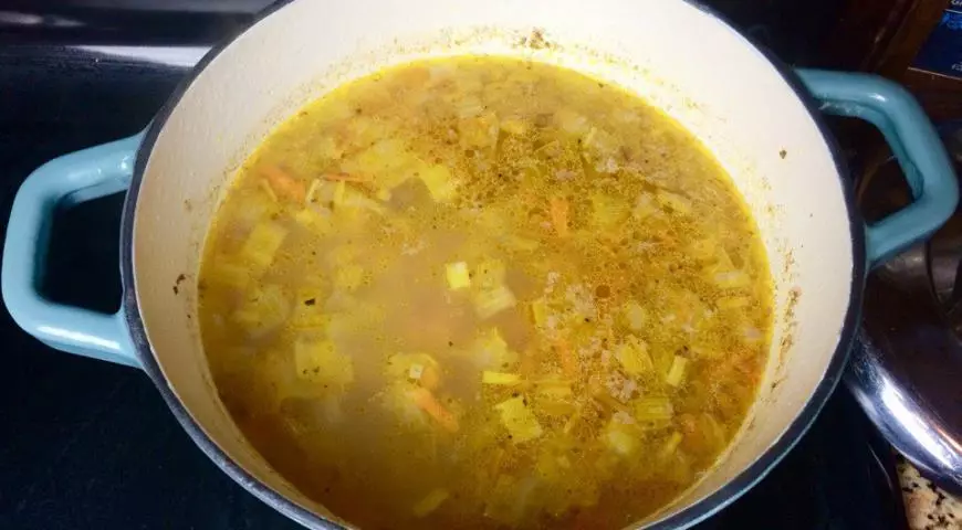 Potom, čo je polievka pripravená, nech je uchopiť