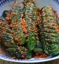 Fi kun awọn cucumbers ṣafikun awọn turari