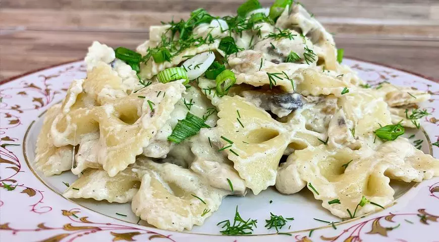 Pasta na may mushrooms.