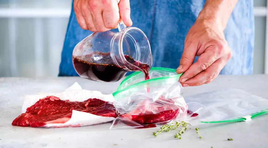 Estoque foto cozinhar receita: bife de lâminas em marinada