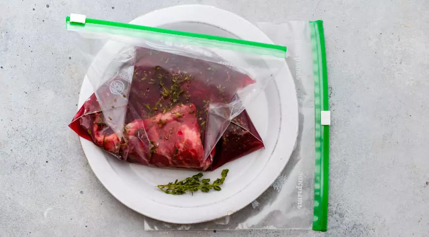 Stock Foto Recette de cuisson: steak de lames dans la marinade