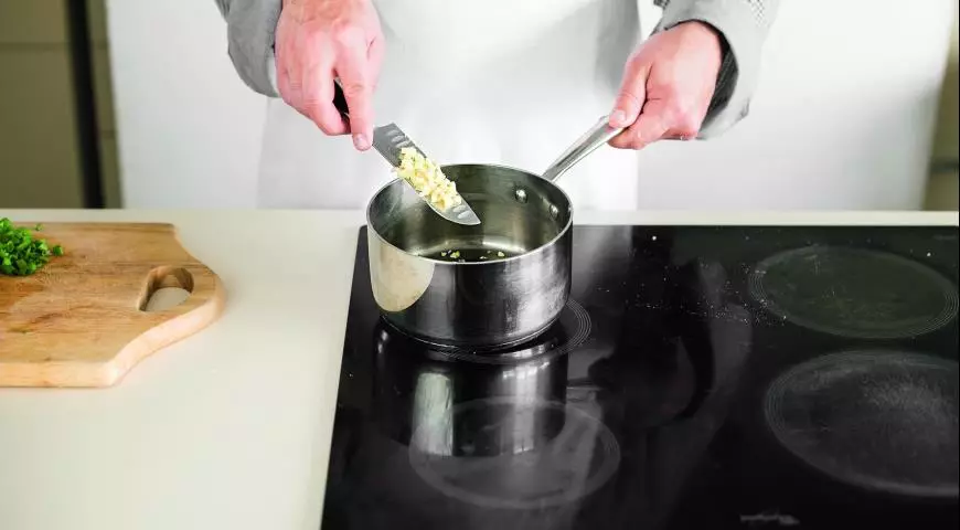 Estoque foto cozinhar receita: salada de lentilha com arco e especiarias assados, passo número 5