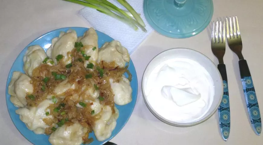 Dumplings dengan kentang dan sauerkraut