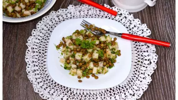 Salad lentil hijau dan pir manis, resep langkah demi langkah dengan foto