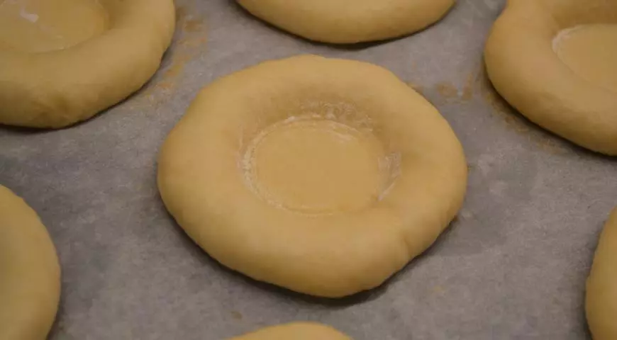 Hacemos palanquillas de la cocina de masa.