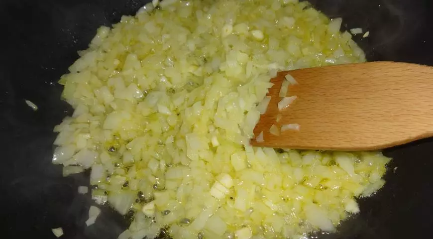 Foto de stock Receta de cocina: lasaña de verduras con la salsa de Bechamel, el paso número 2