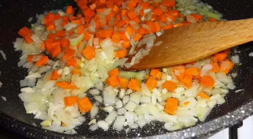 Foto de stock Receta de cocina: lasaña de verduras con salsa de playa, paso número 4