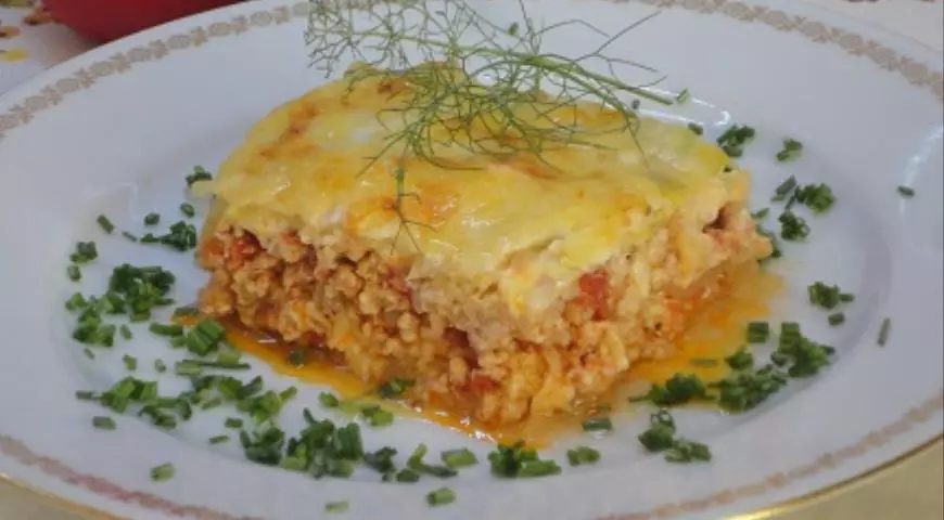 Lasagna with cabbage leaves