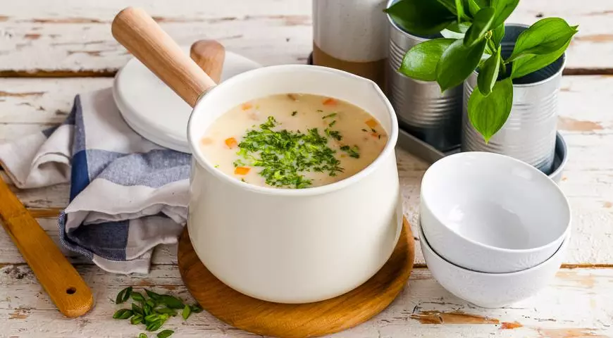 Sopa de chader con tilapia y mejillones.