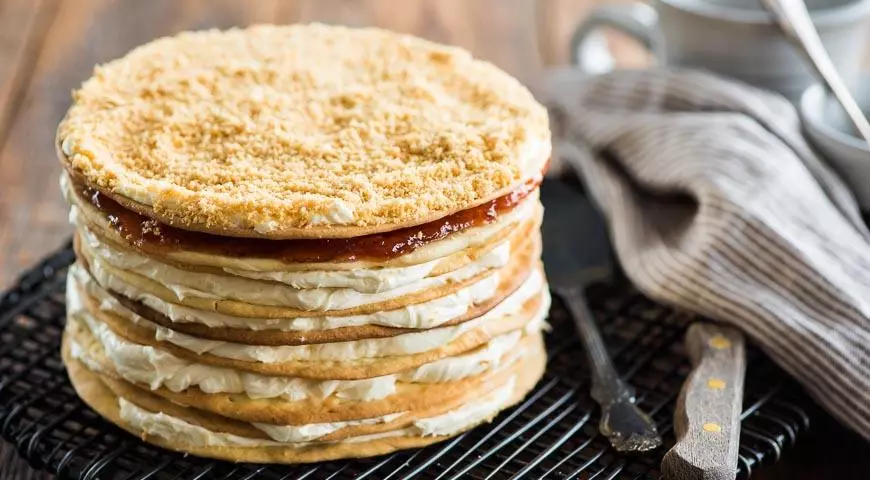 Napoleonkoek met gekondenseerde melk