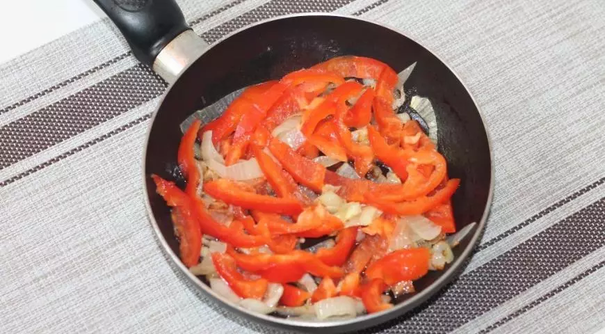 Reklamní fotografie vaření recept: pečená zelenina v kefir nalévání, krok číslo 7