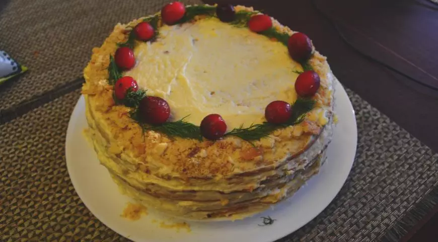 Torta de miel lista con leche condensada