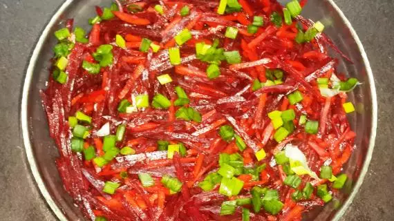 Lean salad ng beets at karot "sa Korean", step-by-step recipe na may mga larawan