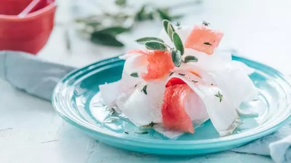 Salade met watermeloen en daikon, stapsgewijs recept met foto's