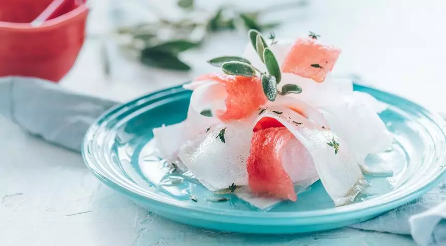 Ensalada con sandía y daikon