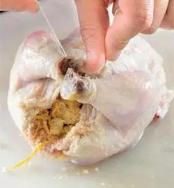 Litrato sa pag-andam sa resipe: manok nga giluto sa mga uga nga prutas, lakang nga numero 3