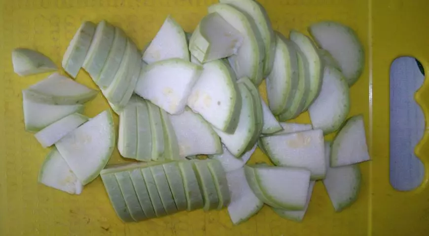 Iṣura foto Sise ohunelo: zucchini pẹlu olu, nọmba Igbese 2