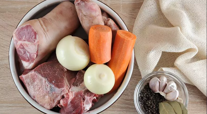Подгответе месо и зеленчуци за студ