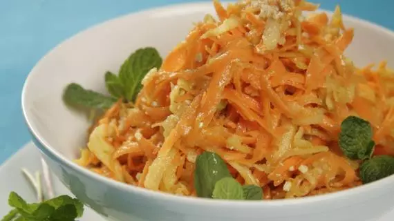 Carrot salad nga adunay ginger pagsinina, lakang nga lakang sa lakang nga adunay mga litrato