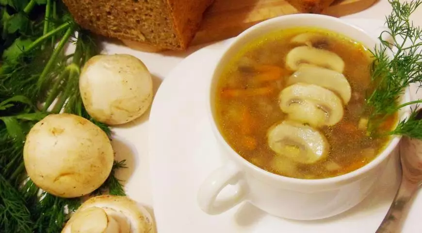 Nhanho-ne-nhanho recipe yeTomlenny Mushroom Soup