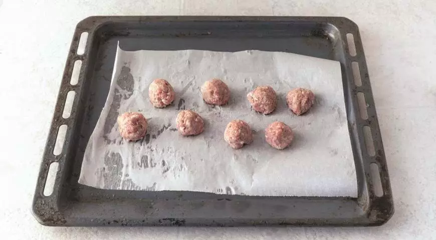 ફોટો પાકકળા રેસીપી: Meatballs સાથે સ્પાઘેટ્ટી, પગલું નંબર 3