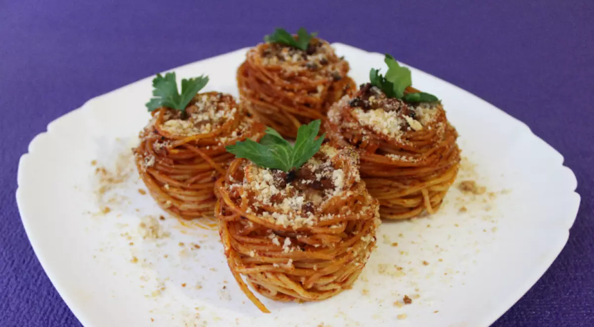 Spaghetti टमाटर गुँड