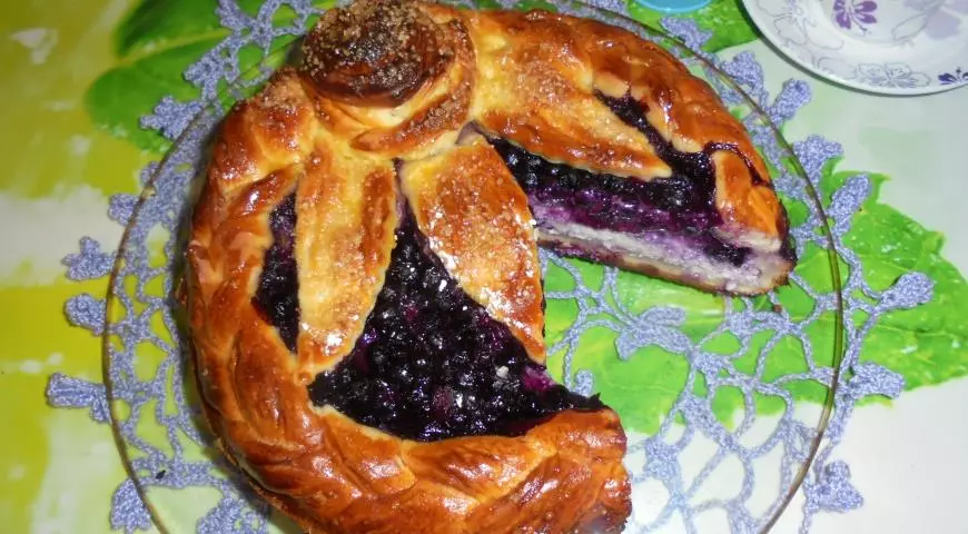 Cîhkirina Cheesecake ya bîhnxweş û blueberry