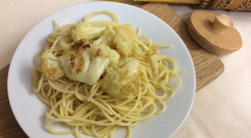 Spaghetti avec chou-fleur cuit au four