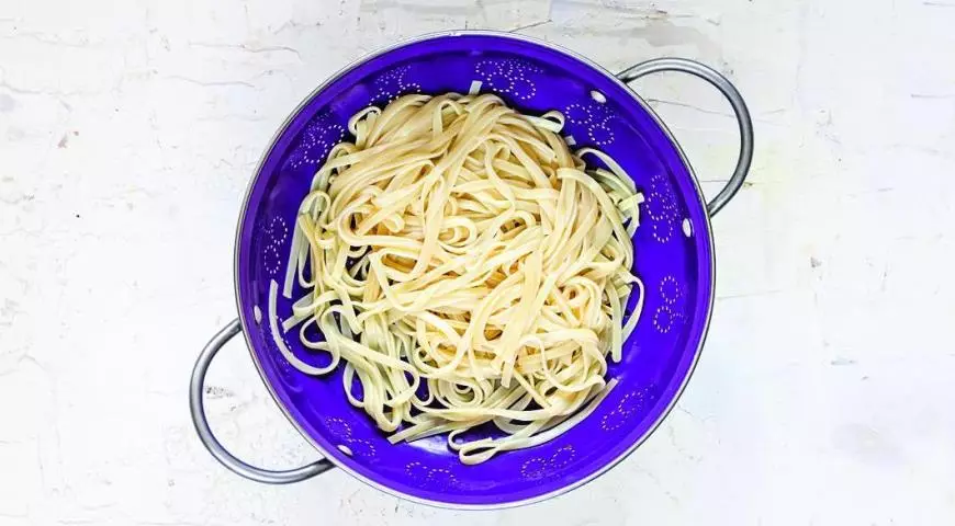 Recette de cuisson photo: armoire caillé avec nouilles et pommes, étape n ° 1