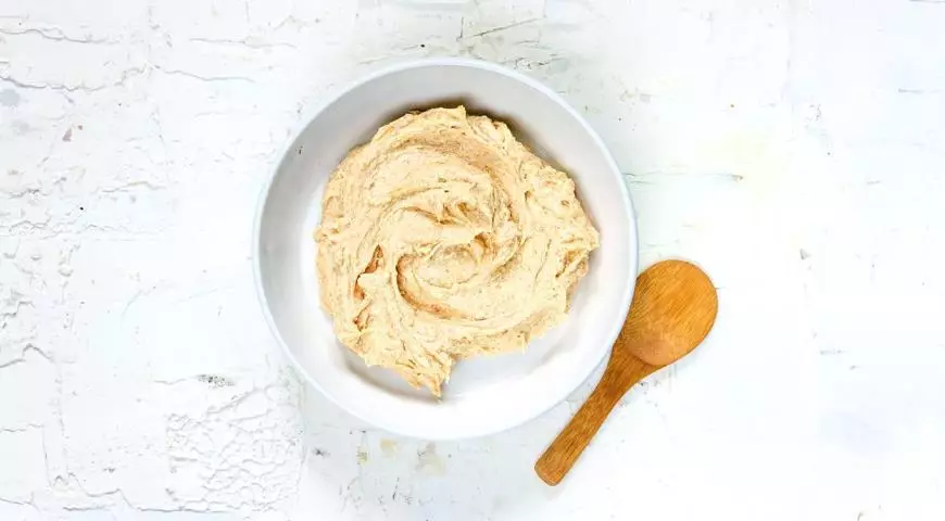 Stock Foto Recette de cuisson: Casserole au fromage cottage avec nouilles et pommes, étape numéro 2