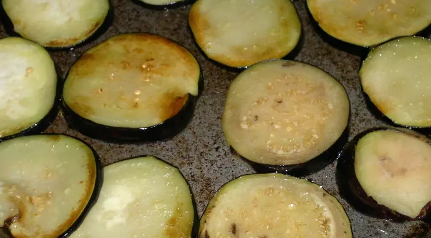 Casserole dari terong dan kentang muda, goreng terong