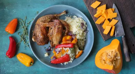 Wierzegen cuscous mat cesar a baken Geméis, Schrëtt-Bype Rezept mat Fotoen