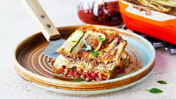 Zucchini Lasagna, Schrëtt-Bype Rezept mat Fotoen