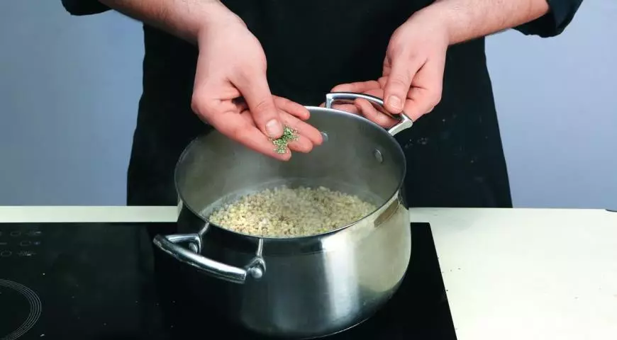 Stock Foto Coking Resept: Beanen mei koarn en champignons, Stap Number 1