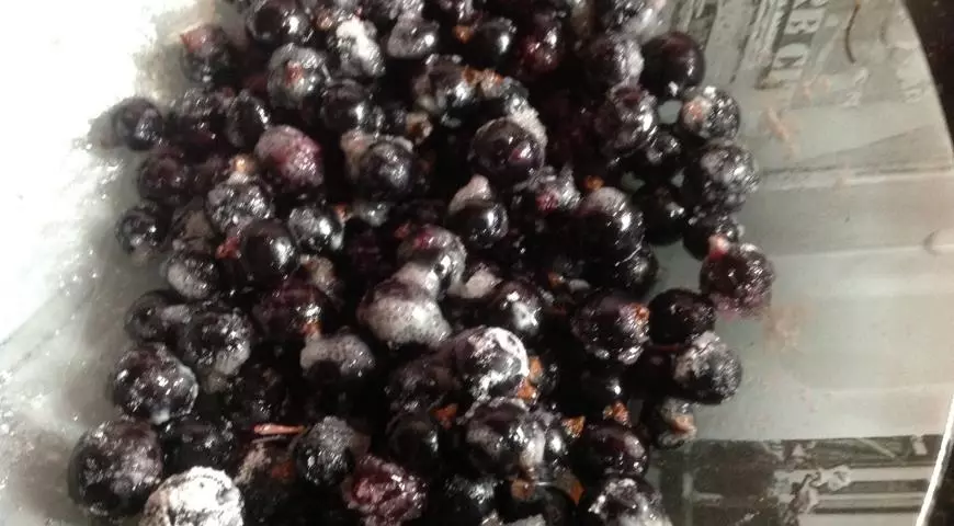 অন্য কালো currant, স্টার্ক এবং অবশিষ্ট চিনি