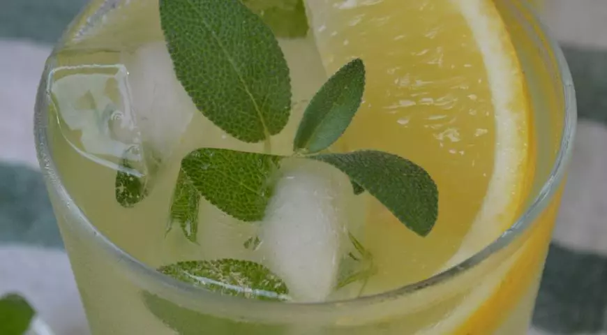 A tuʻuina atu i le tipolo lemonade, e mafai ona e faʻaopopoina mint ma le aisa