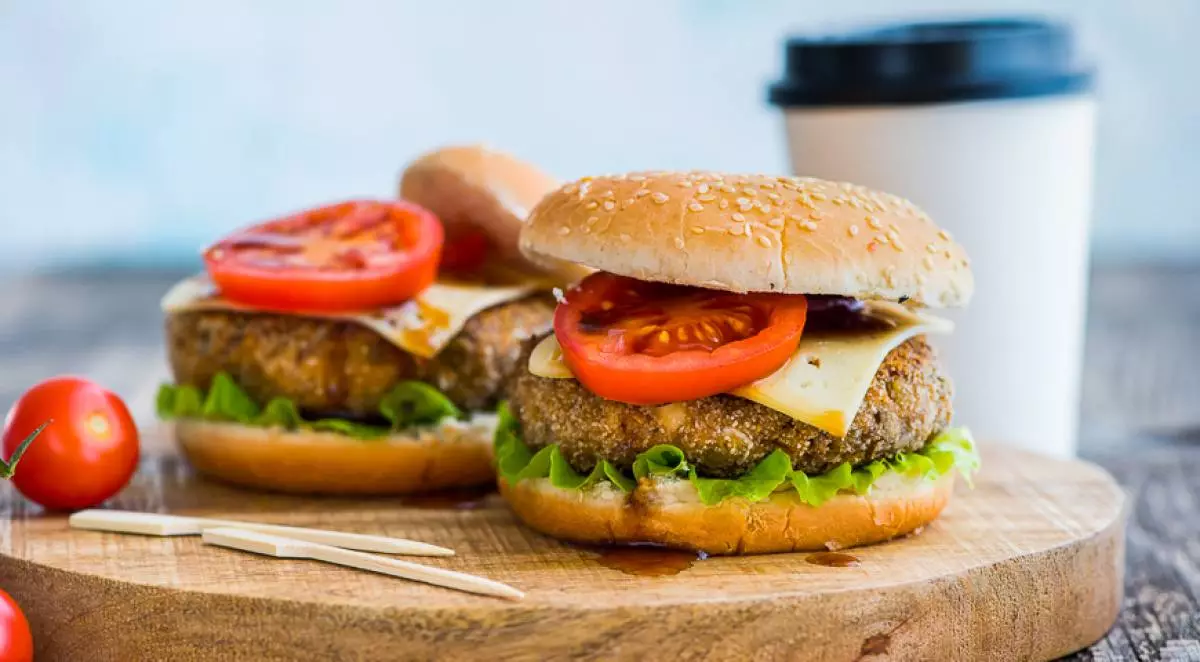 Burger ibikomoka ku bimera hamwe na lentils curtils, intambwe yintambwe ya resep hamwe namafoto