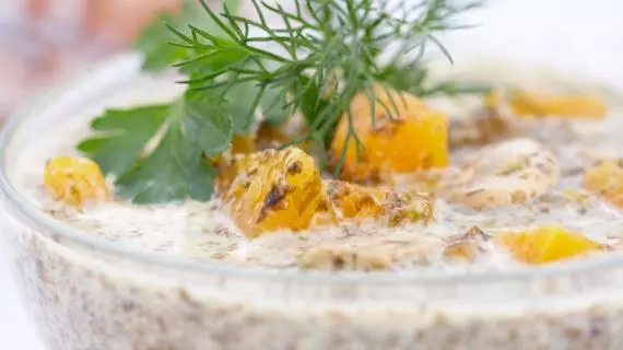 Sopa de col rebaja con setas y calabaza, receta paso a paso con fotos