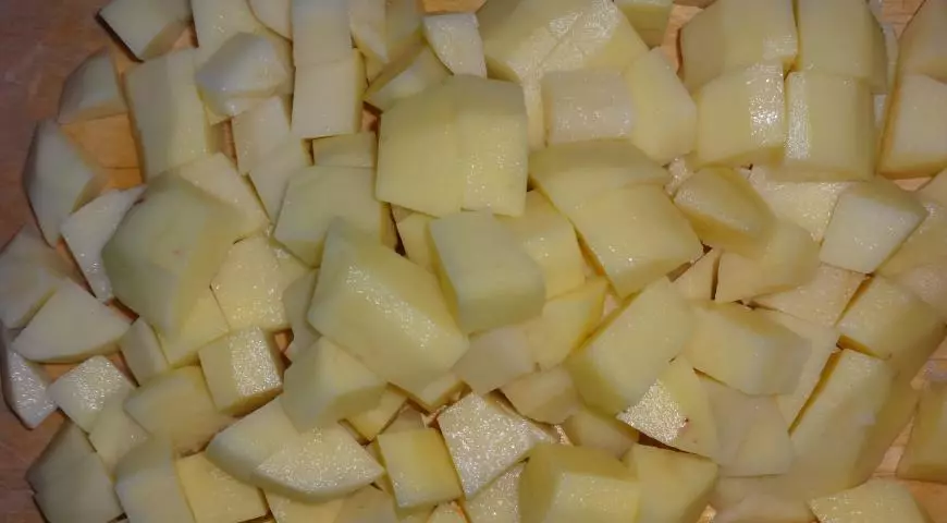 Foto príprava receptu: guláš zemiakov a kurča, krok číslo 3