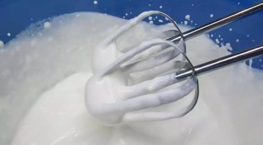 Foar iis whipping cream