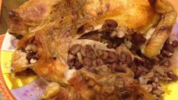 Pollo recheo con feixón e cogomelos, receita paso a paso con fotos