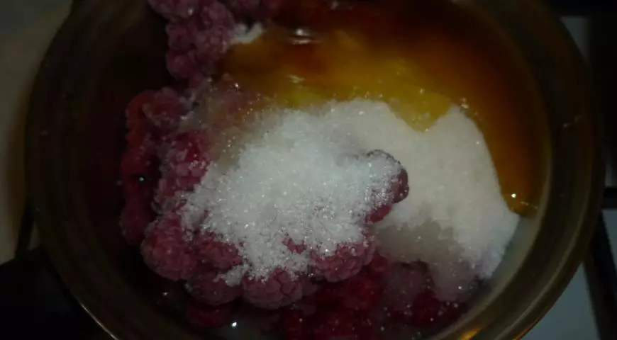 Wat ooreenstem met gelatien met framboos vir marmelade